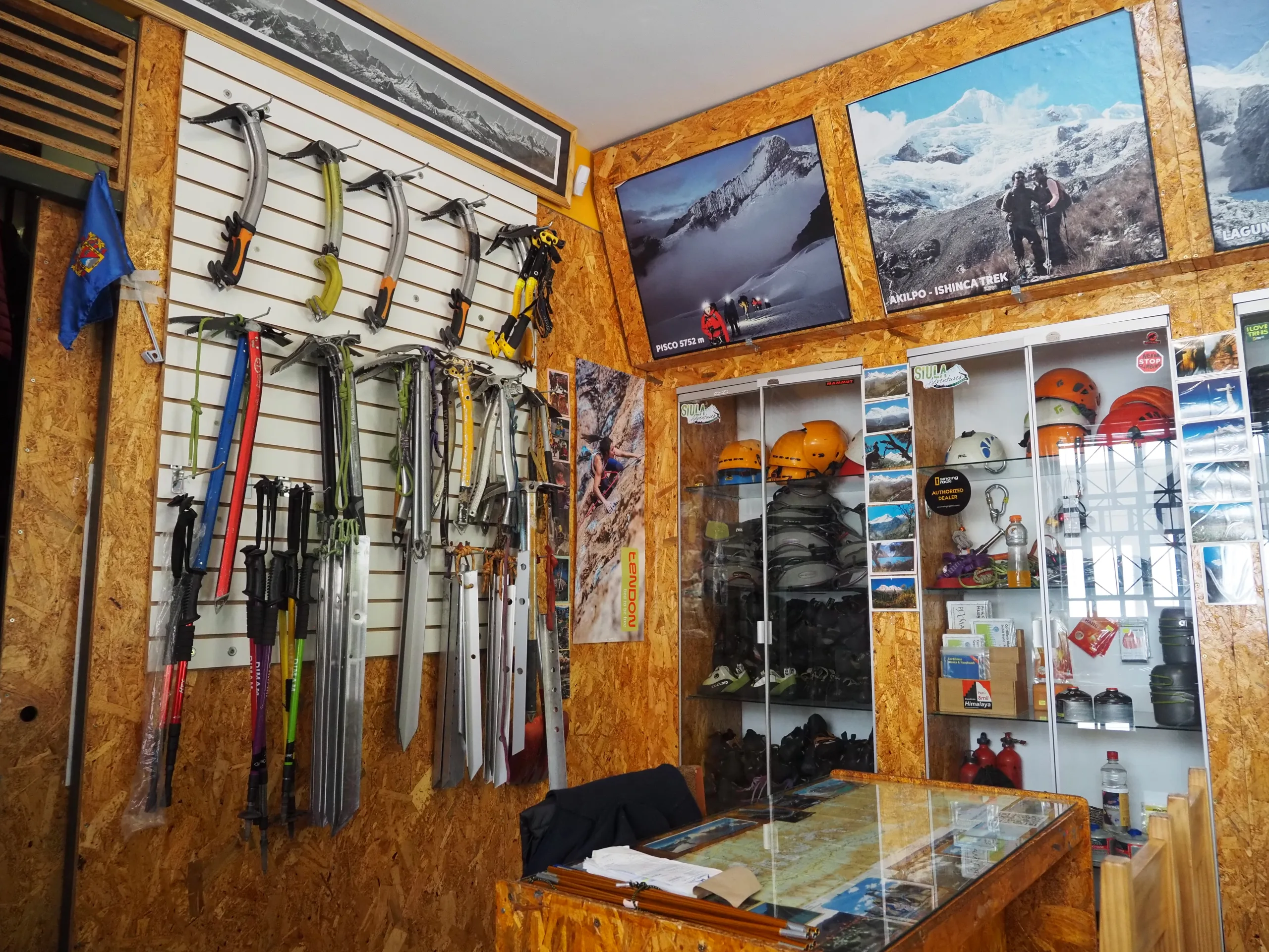 これがワラスの街 入山準備 - 登山家・片山貴信の公式サイト